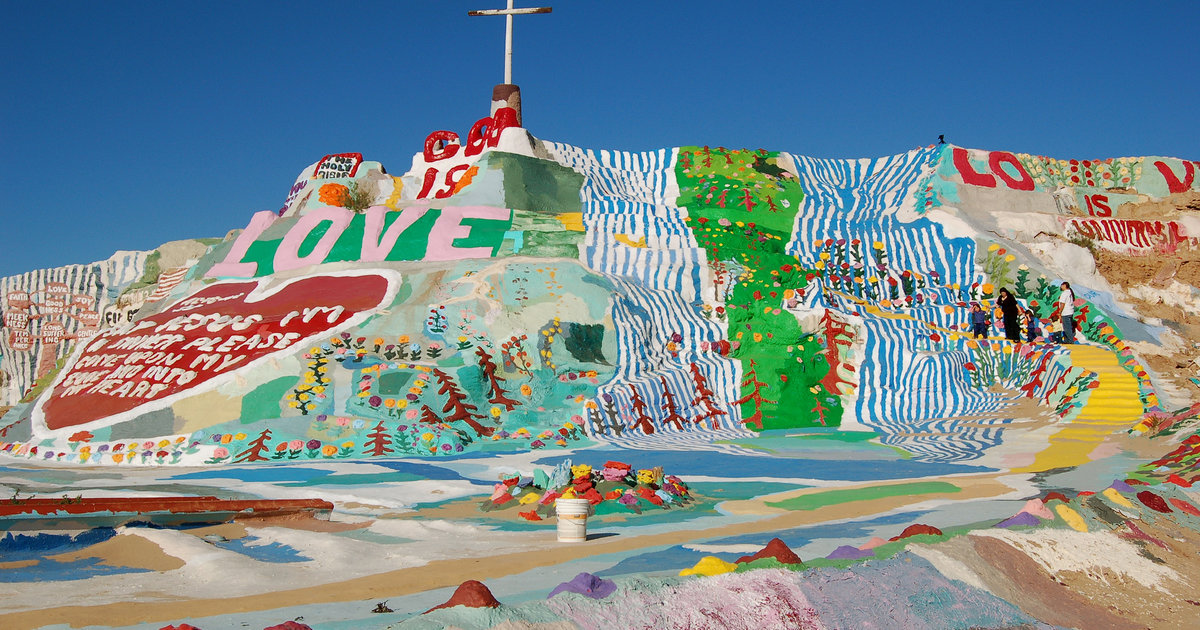 Weird Roadside Attractions - Strangest Road Trip Sights - Thrillist