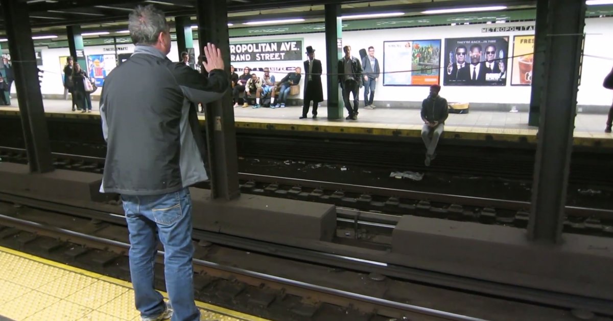 Here's Exactly How NOT To Support a Busker At a Subway Station - Thrillist