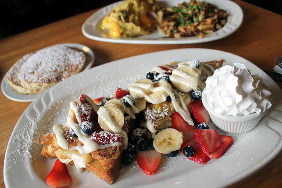 Mad Rooster Cafe: A Restaurant in West Milwaukee, WI - Thrillist