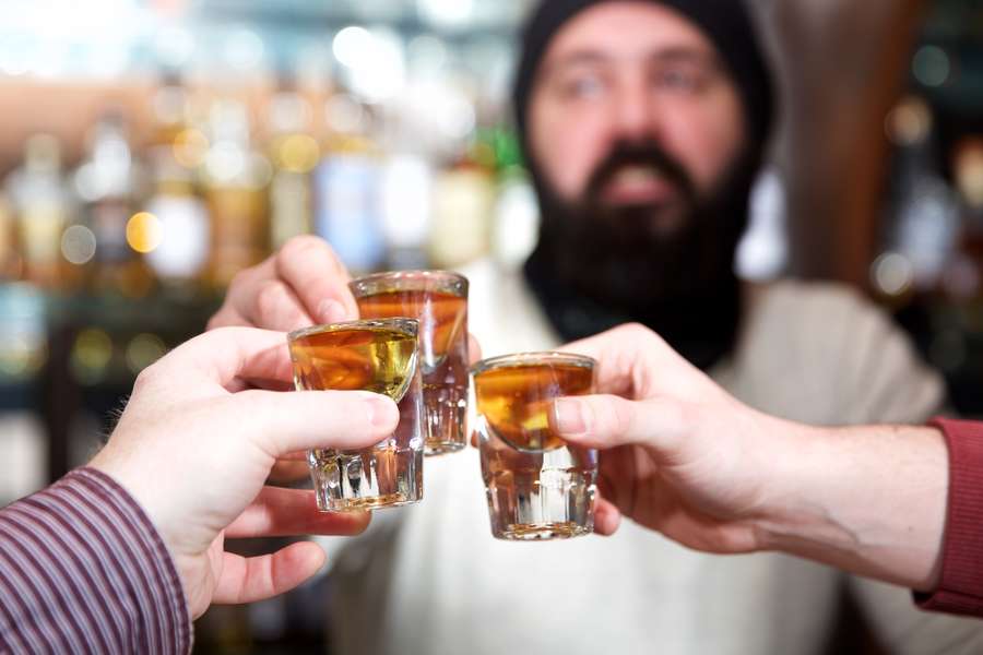 Bar Etiquette: Rules for Buying Your Bartender A Drink - Thrillist