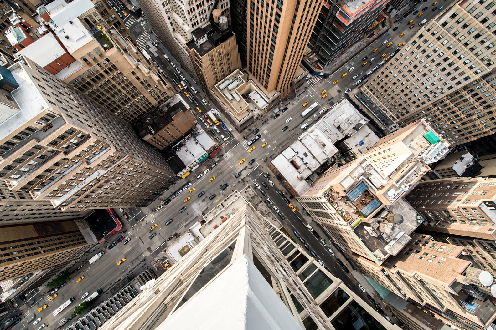 These Vertigo-Inducing Photos Look Down at NYC's Bustling Intersections ...