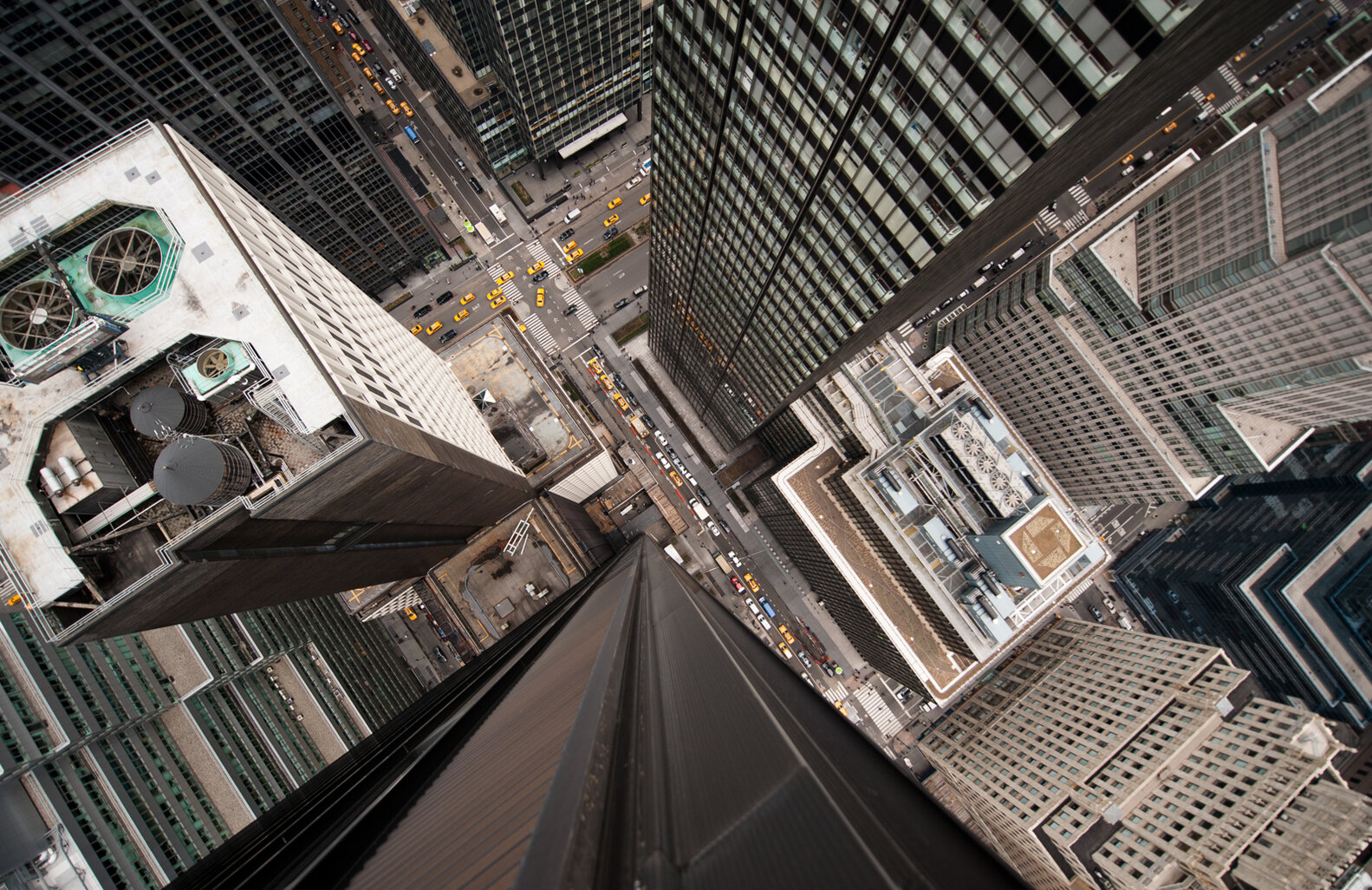 These Vertigo-Inducing Photos Look Down at NYC's Bustling Intersections ...