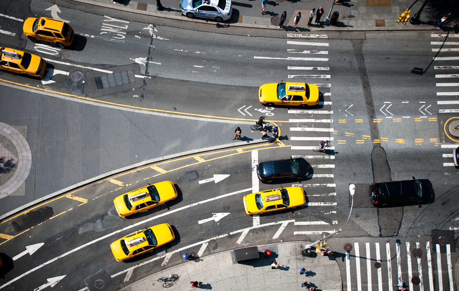 These Vertigo-Inducing Photos Look Down at NYC's Bustling Intersections ...