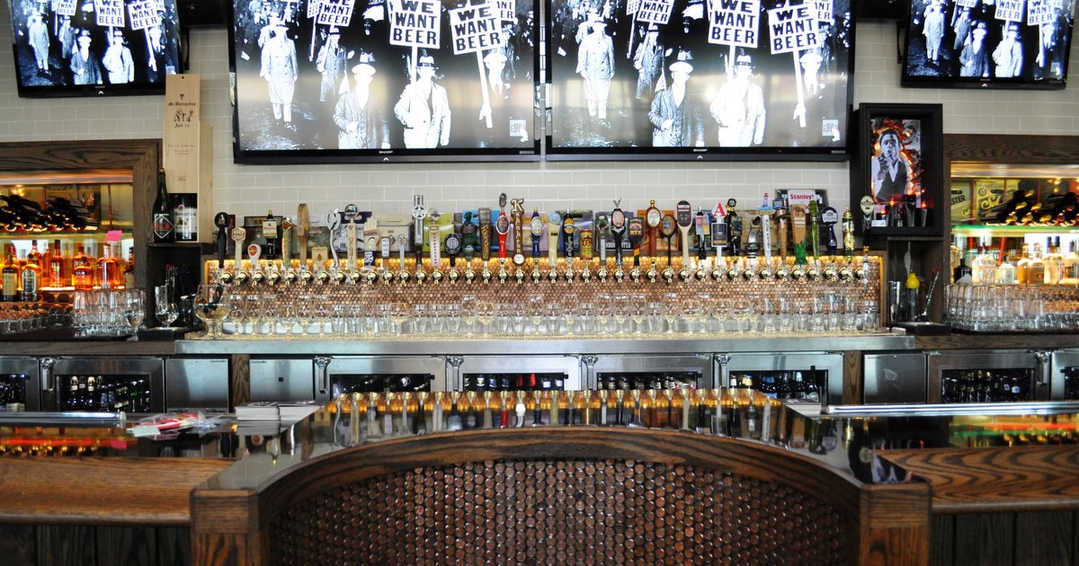 The 16 Best Bars In The Detroit Suburbs - Thrillist