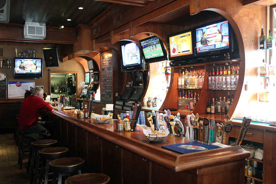 Hooligan's Super Bar: A Bar in Milwaukee, WI - Thrillist