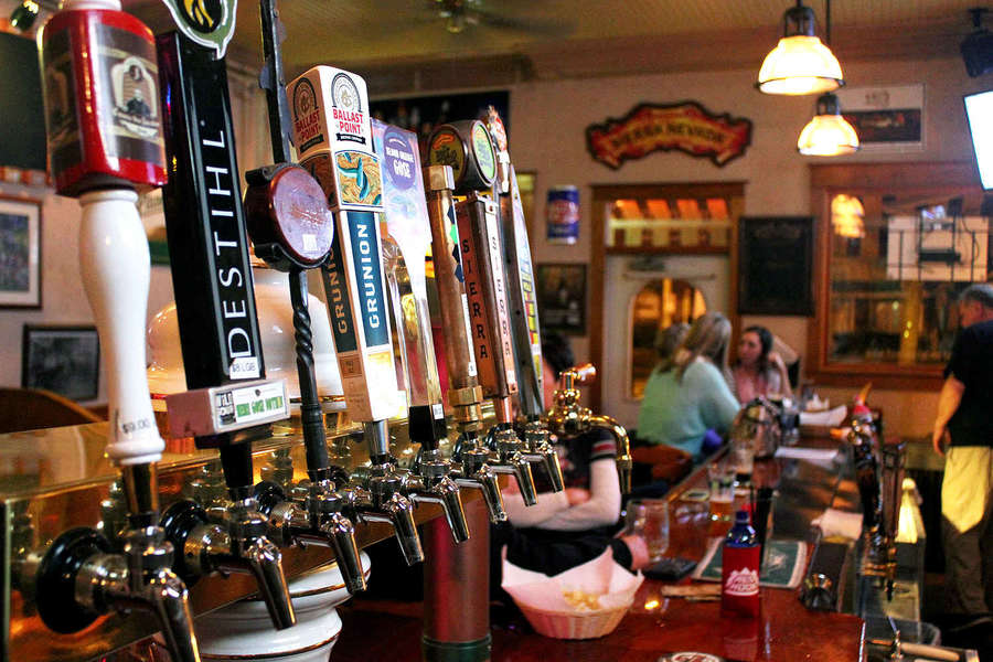 Romans' Pub: A Bar in Milwaukee, WI - Thrillist