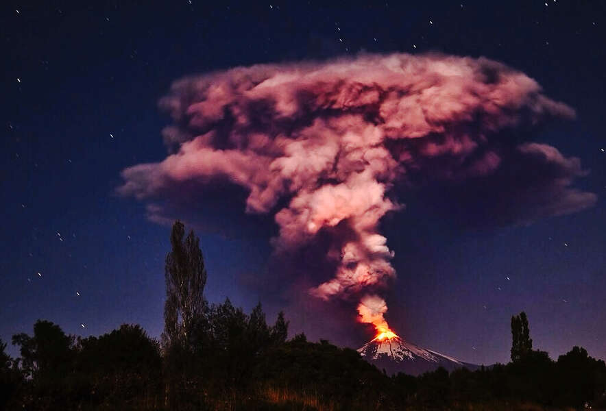 Chile's Calbuco Volcano Eruption Video Time-Lapse - Thrillist