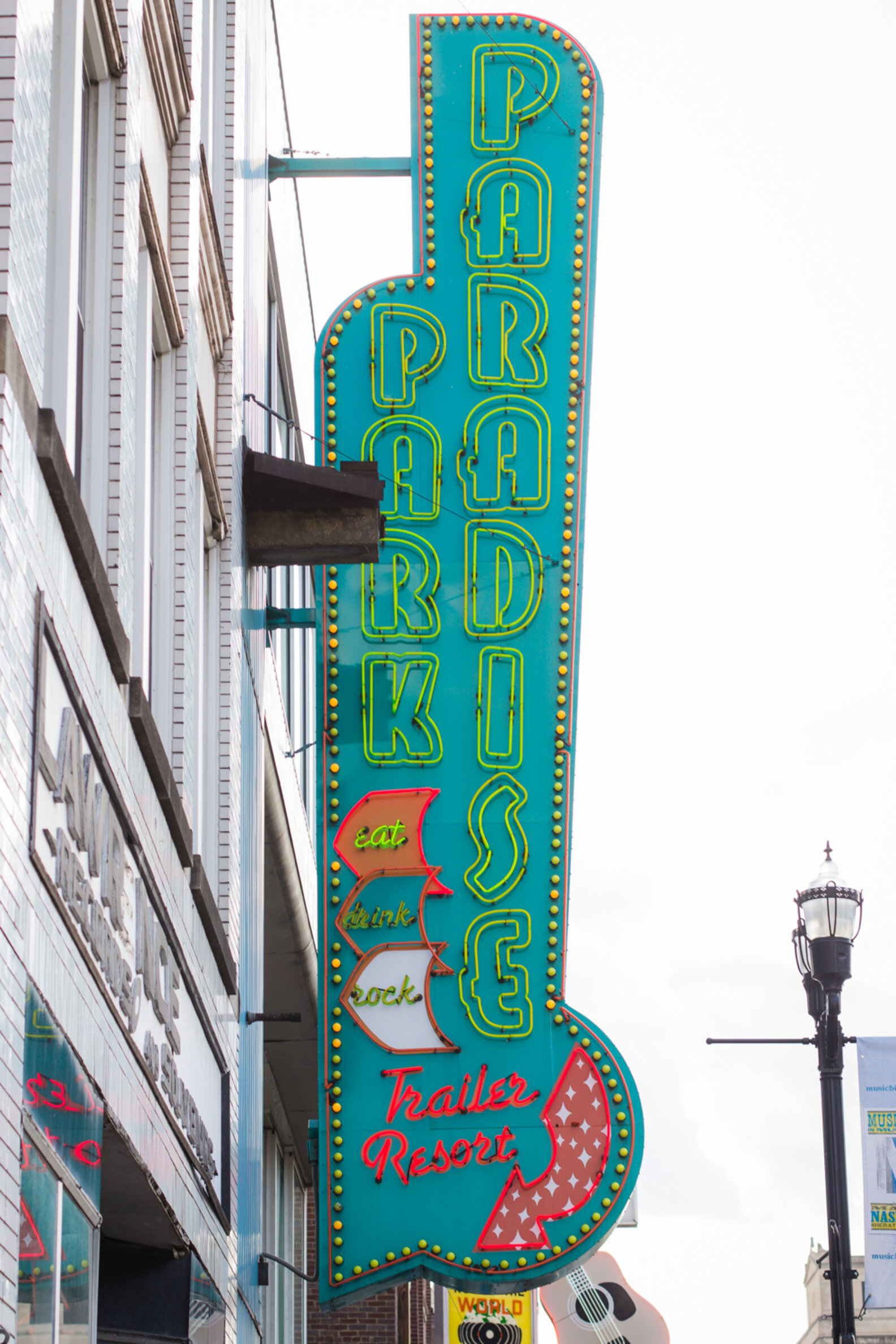 We Rated Every Bar on Lower Broad -- Lower Broadway Bars Rated - Thrillist