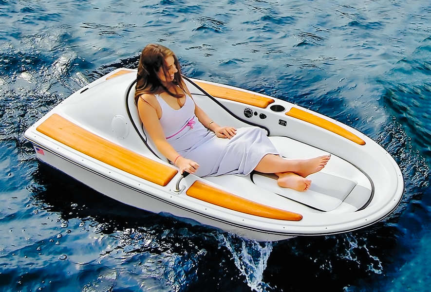 Hammacher Schlemmer One-Person Electric Watercraft - Thrillist