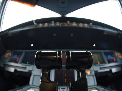 Computer Glitch Could Cause Boeing 787 Planes To Lose Power - Thrillist