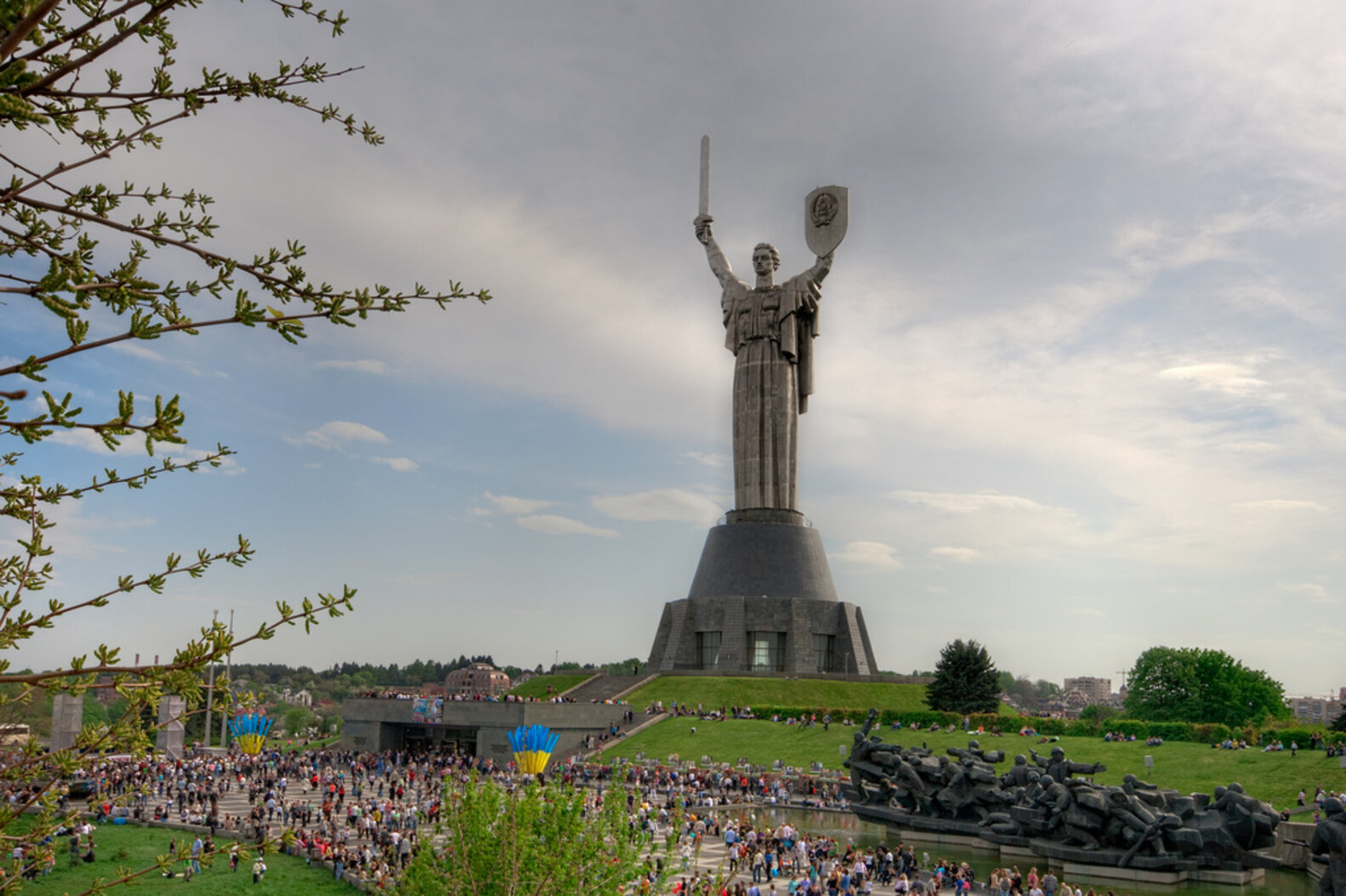 World's Largest Statues - Thrillist