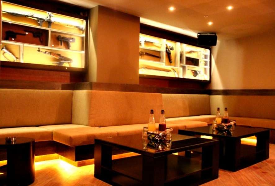 Foxhole Bar - Drink - Thrillist Miami