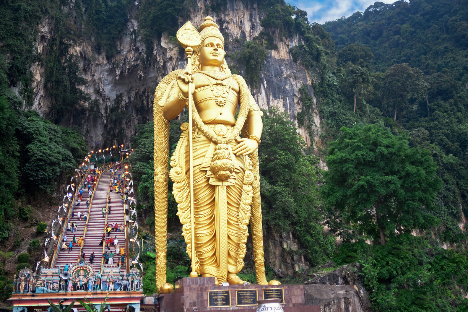 World's Largest Statues - Thrillist