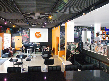 The Hangout Bar: A Bar in Miami, FL - Thrillist