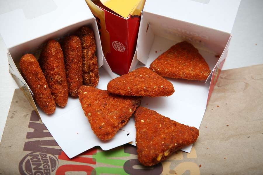 Burger King Doritos Loaded Taste Test - Thrillist