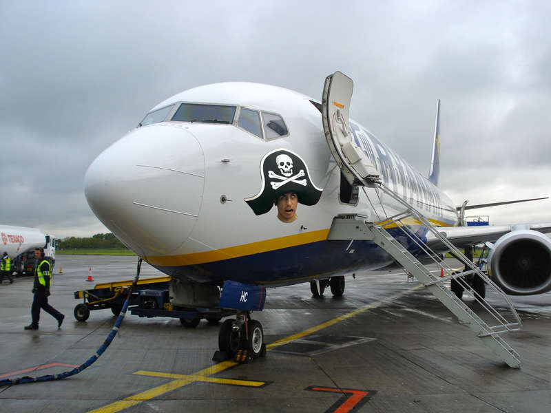 Ryanair "Get Your Plane Face On" Competition - Thrillist