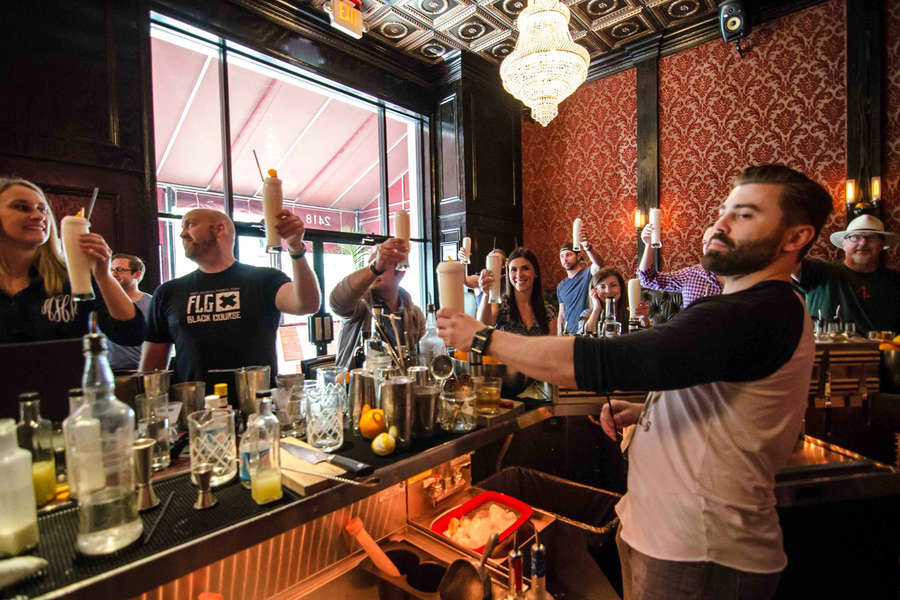 The Traveler's Guide To Best Happy Hours - Thrillist