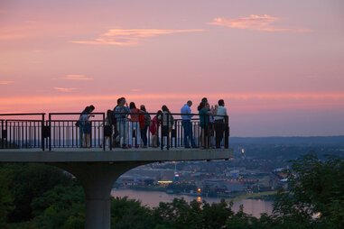 Why Dating Is Different in Pittsburgh - Thrillist