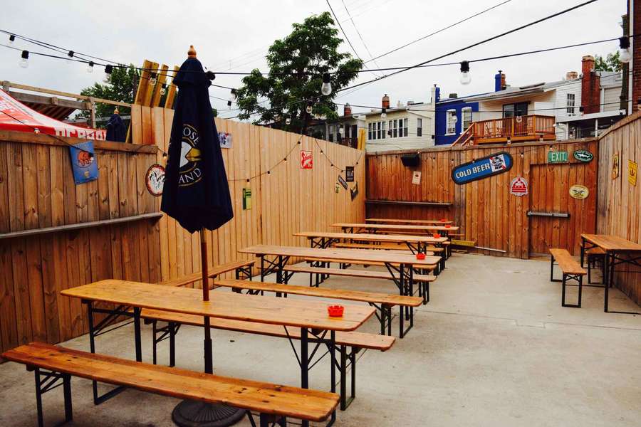 Walter's Sports Bar: A Bar in Washington, DC - Thrillist