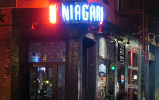 Vazacs Horseshoe Bar / 7B: A New York, NY Bar.