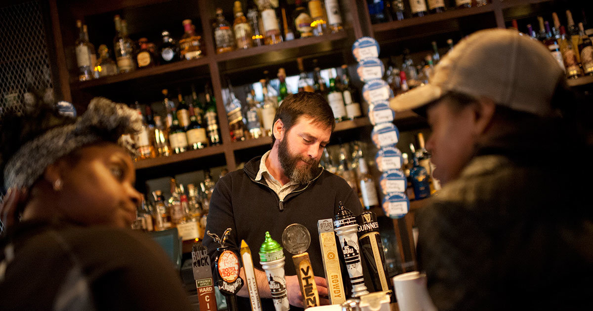 10 Washington DC Chefs' Favorite Dive Bars - Thrillist