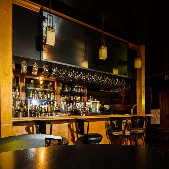 Best USC Bars - Nine-O Traddies And More In Exposition Park LA