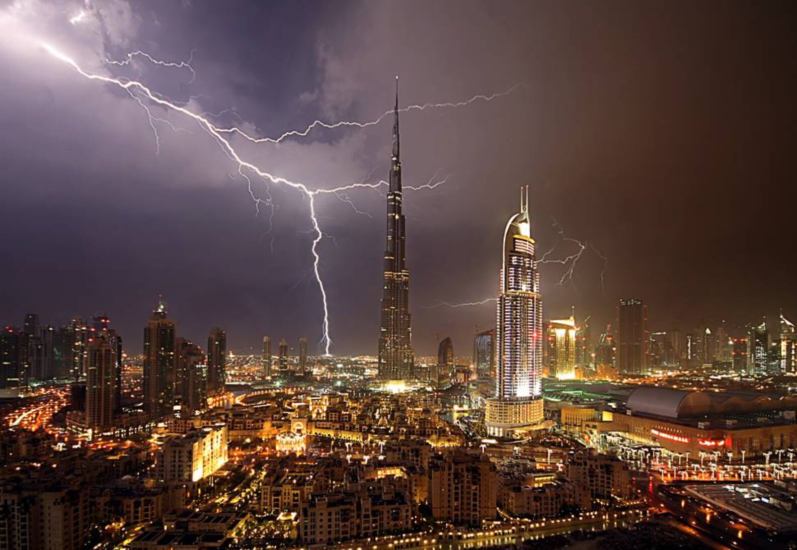 Lightning Strikes World Landmarks - Thrillist