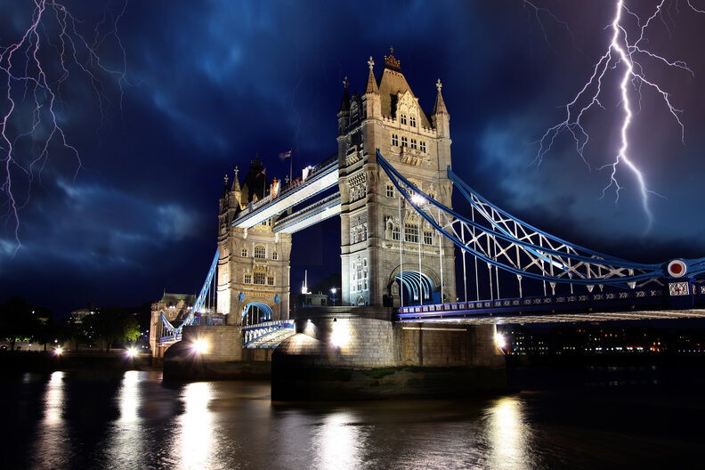 Lightning Strikes World Landmarks - Thrillist