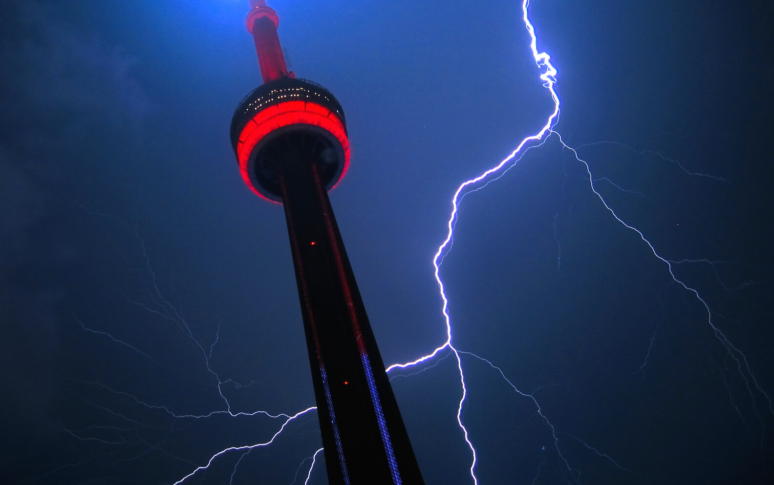 Lightning Strikes World Landmarks - Thrillist