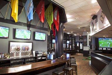 The Best Sports Bars in Philly - 8 Cool Philadelphia Spots to Catch the ...