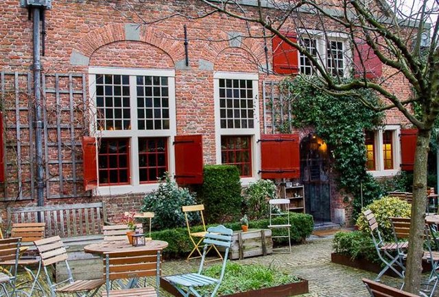 The 36 Best Non-Sexual Activities in the Red Light District