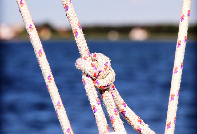 The One Knot Everyone Should Know How to Tie - How to Tie a Bowline Knot