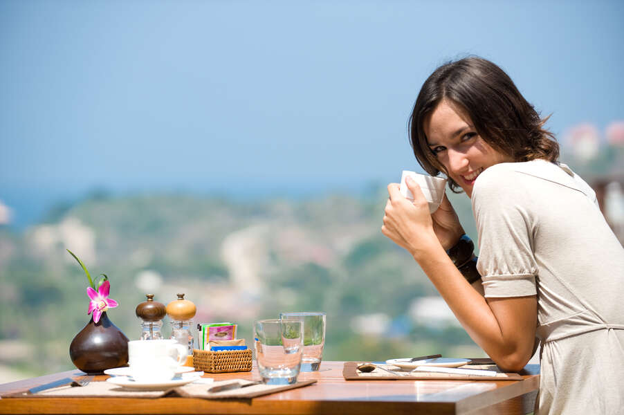 More People Are Eating Alone Than Ever - People Eating Alone At ...