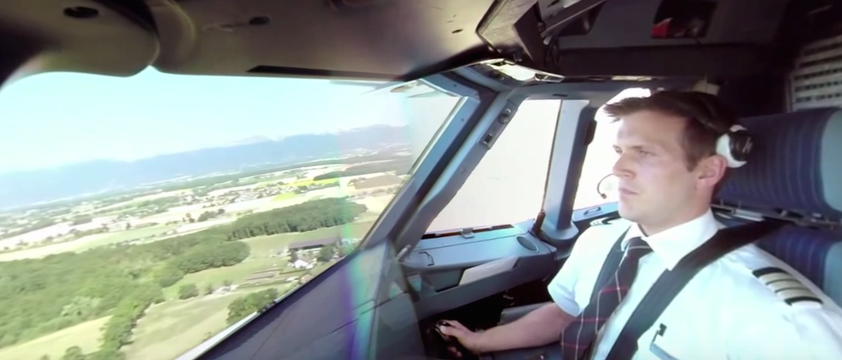 360-View Video Shows What Your Pilot is Doing During Takeoff - Thrillist