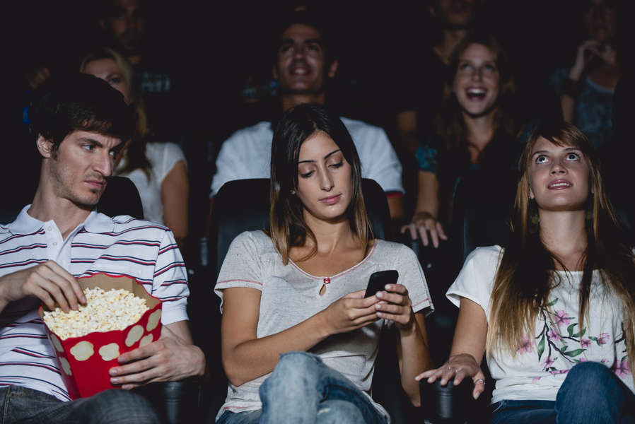 Bad Cellphone Etiquette That Should Be Banned - Thrillist