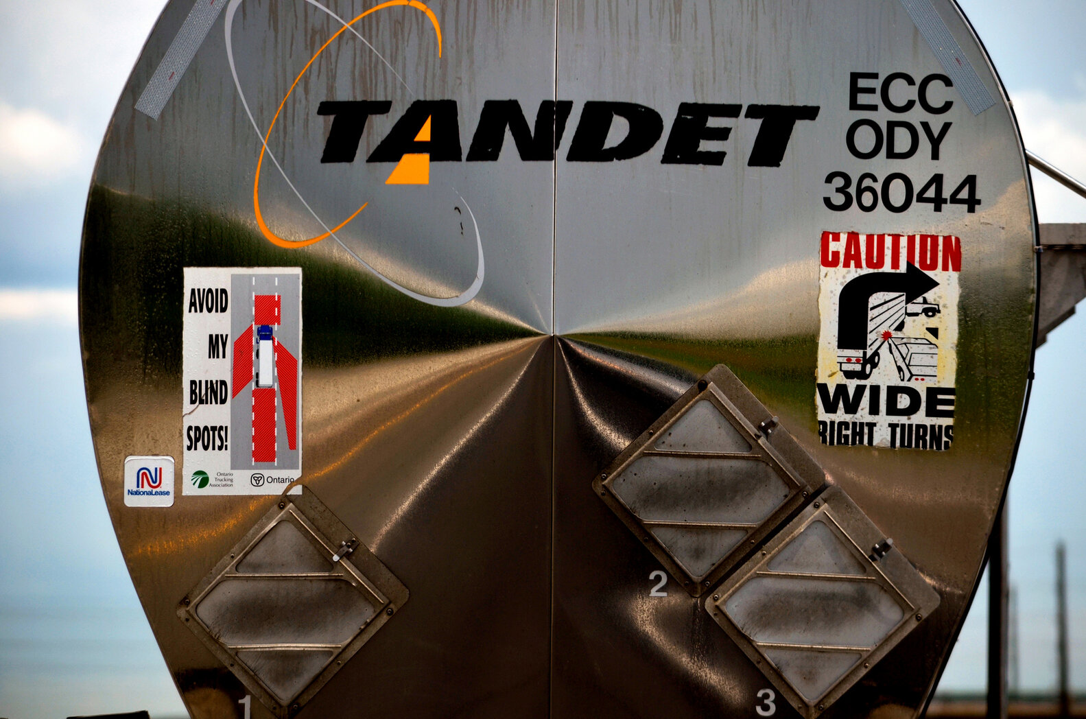 How to Drive Safely Next to Trucks and 18 Wheelers - Thrillist