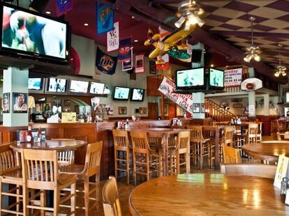 Hoops Grill And Sports Bar: A Bar in Louisville, KY - Thrillist