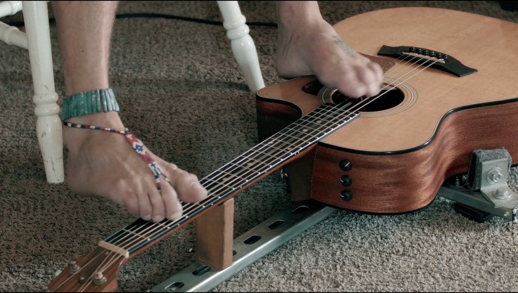 Watch An Armless Man Play Guitar Better Than You - Thrillist