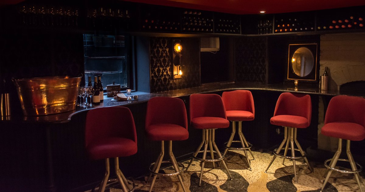 Riddling Widow: A New York, NY Bar.