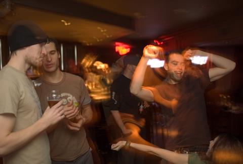 What Your Favorite Boston Bar Says About You - Thrillist