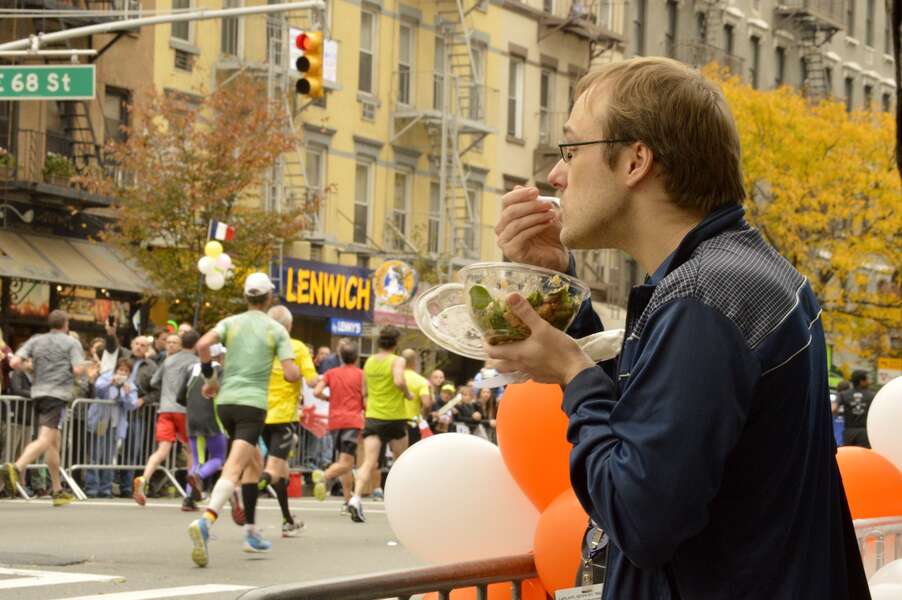 Pictures of People Eating at the NYC Marathon - Thrillist