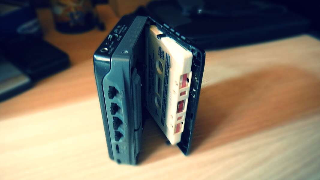 Watch These Kids Use a Walkman for the First Time - Thrillist