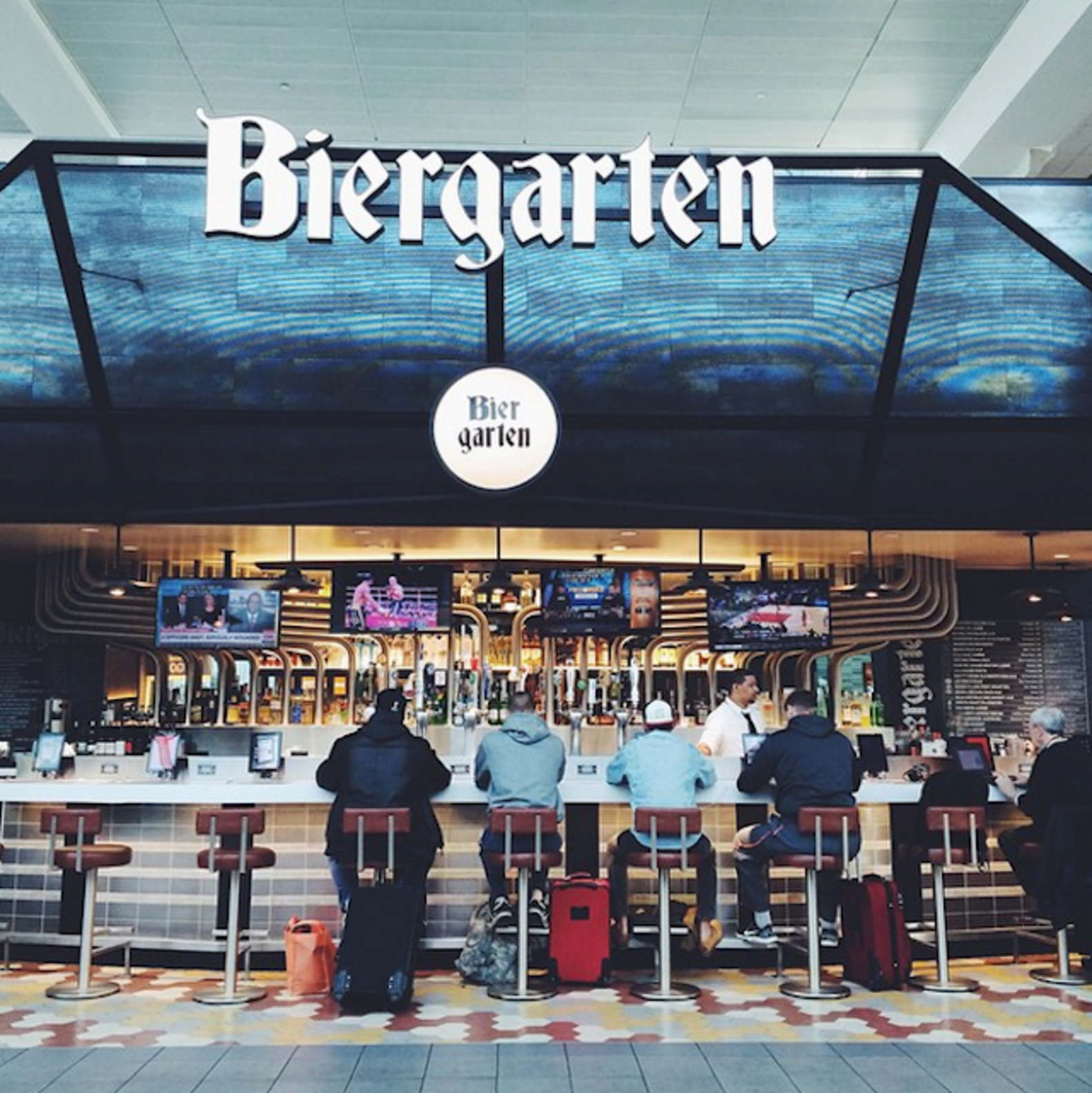 2015 Best Airport Bars - Thrillist