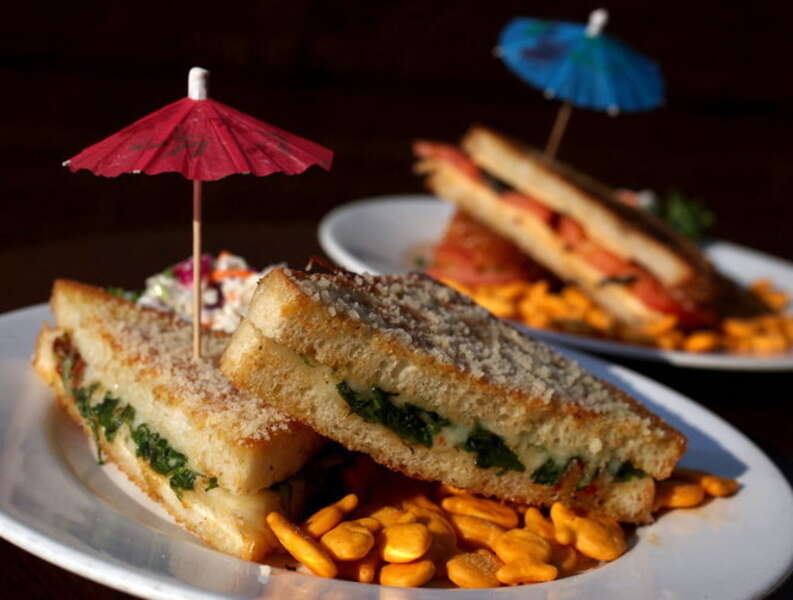 The Lockview: A Bar in Akron, OH - Thrillist