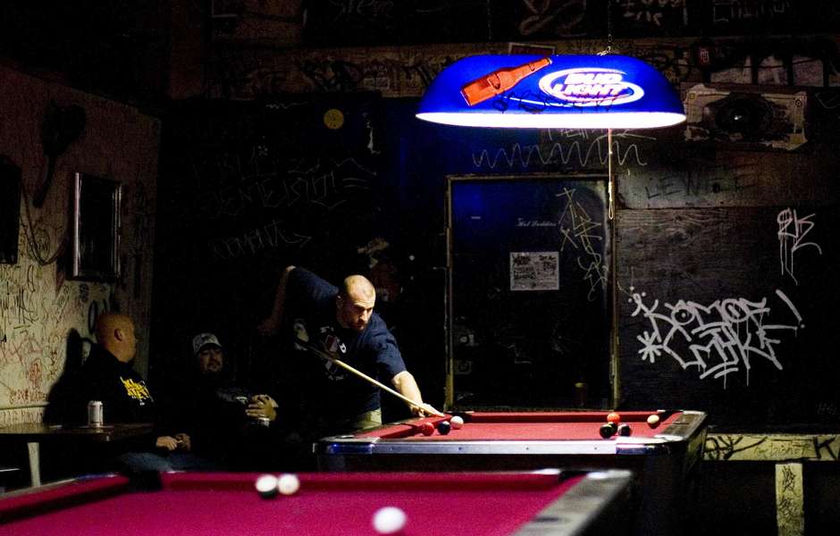 The 9 Best Dive Bars in Oakland - Thrillist