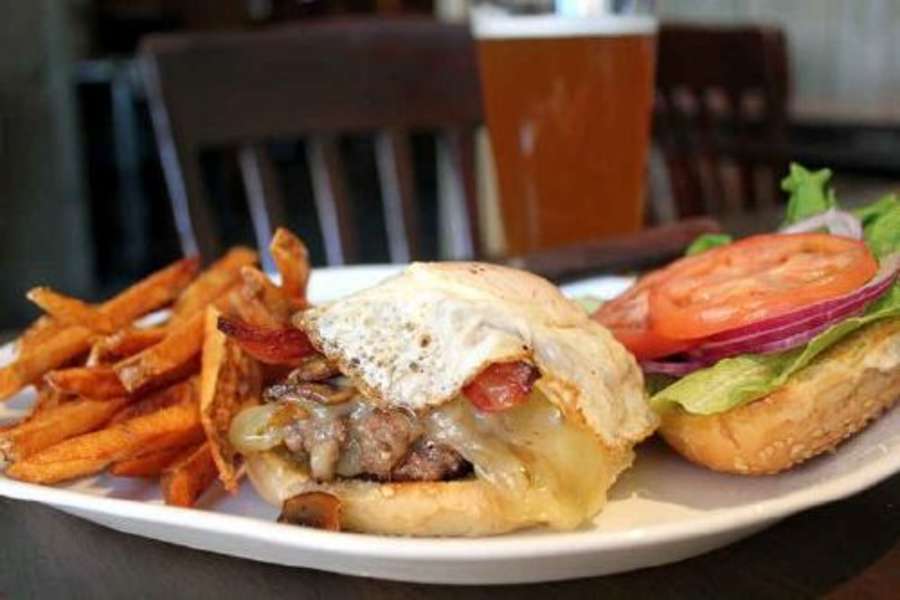 The Fire Pit Sports Bar Grill A Bar In Milwaukee WI Thrillist