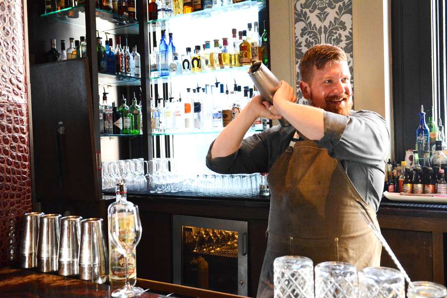 Unexpected Ways Bartenders Make Money Other Than Tips - Thrillist