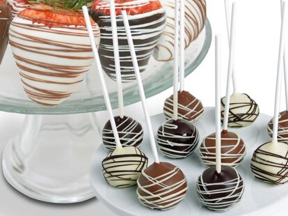 Classic Berries + Gourmet Cake Pops - Eat - Thrillist Chicago