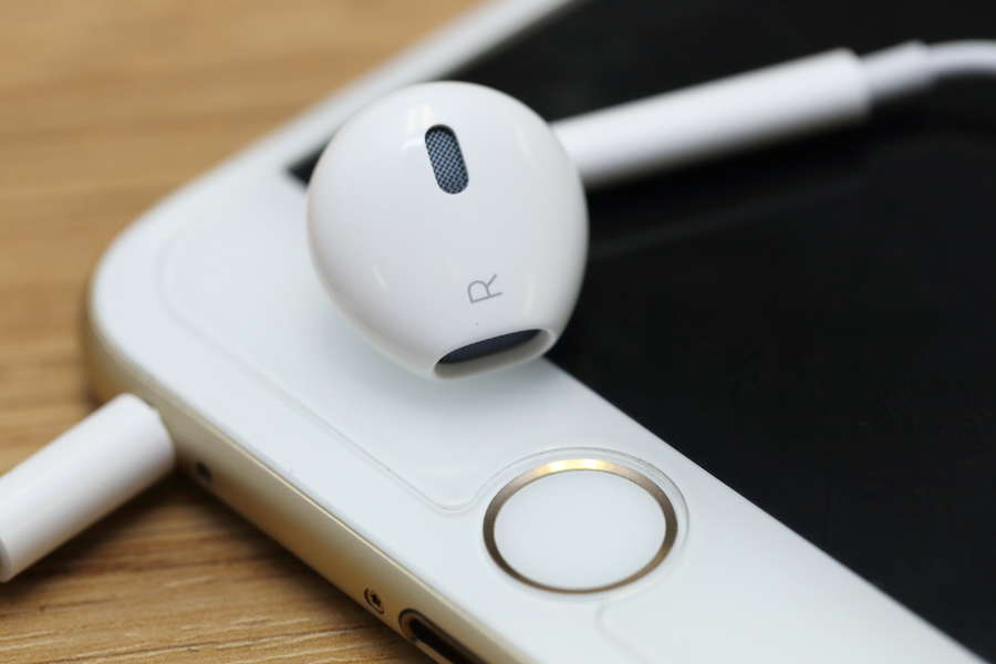 IPhone 7 Will Have Wireless Headphones - Thrillist