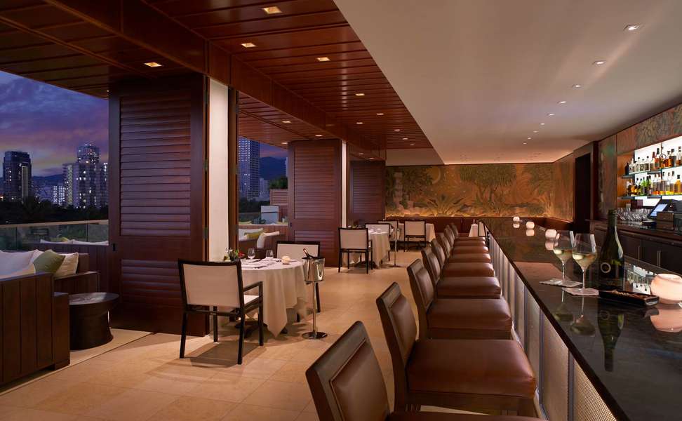 Waiolu Ocean View Lounge: A Bar in Honolulu, HI - Thrillist